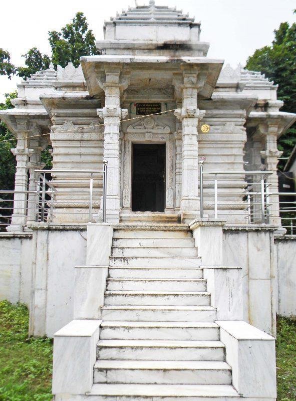 Parasnath Temple, Giridih, Jharkhand - Bharat Temples