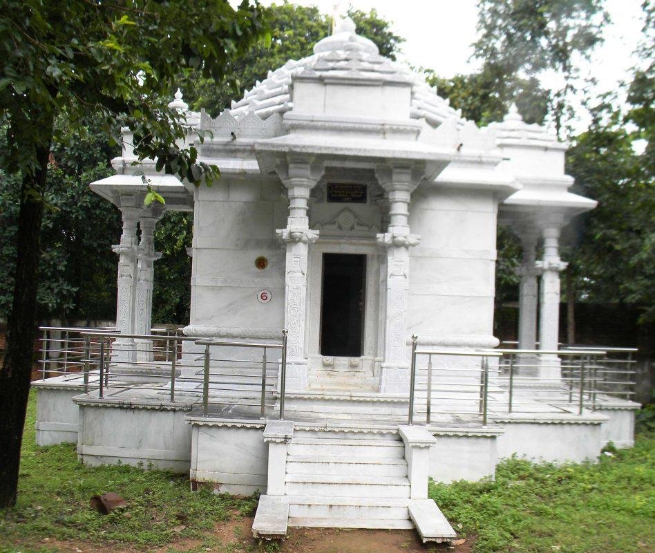 Parasnath Temple, Giridih, Jharkhand - Bharat Temples